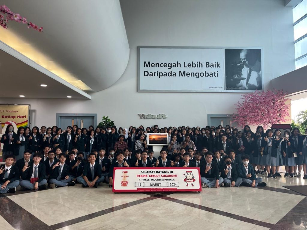 Kunjungan perusahaan peserta didik SMK STRADA 1 ke PT. Yakult Indonesia ...